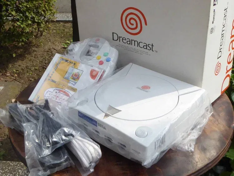 Sega Dreamcast Pearl Blue Console - Consolevariations