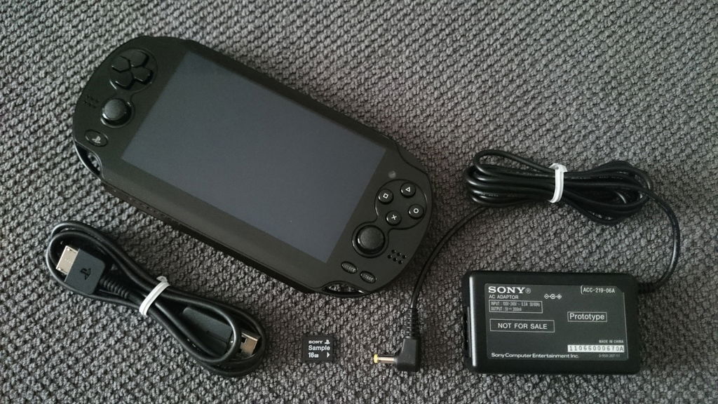 Sony PS Vita DEM-3000P Prototype Development Kit - Consolevariations