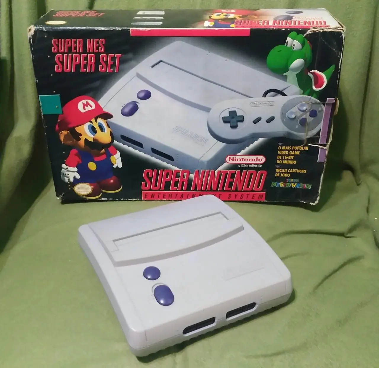 SNES Jr..Yoshi‘s Island Bundle - Consolevariations