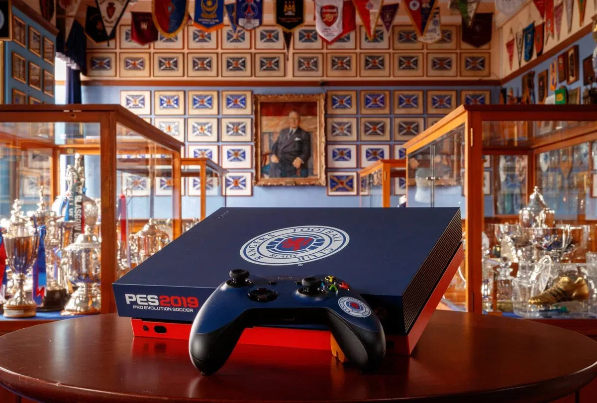 Microsoft Xbox One X Pes 2019 Glasgow Rangers Console - Consolevariations