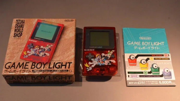 Game Boy Light Overview - Consolevariations